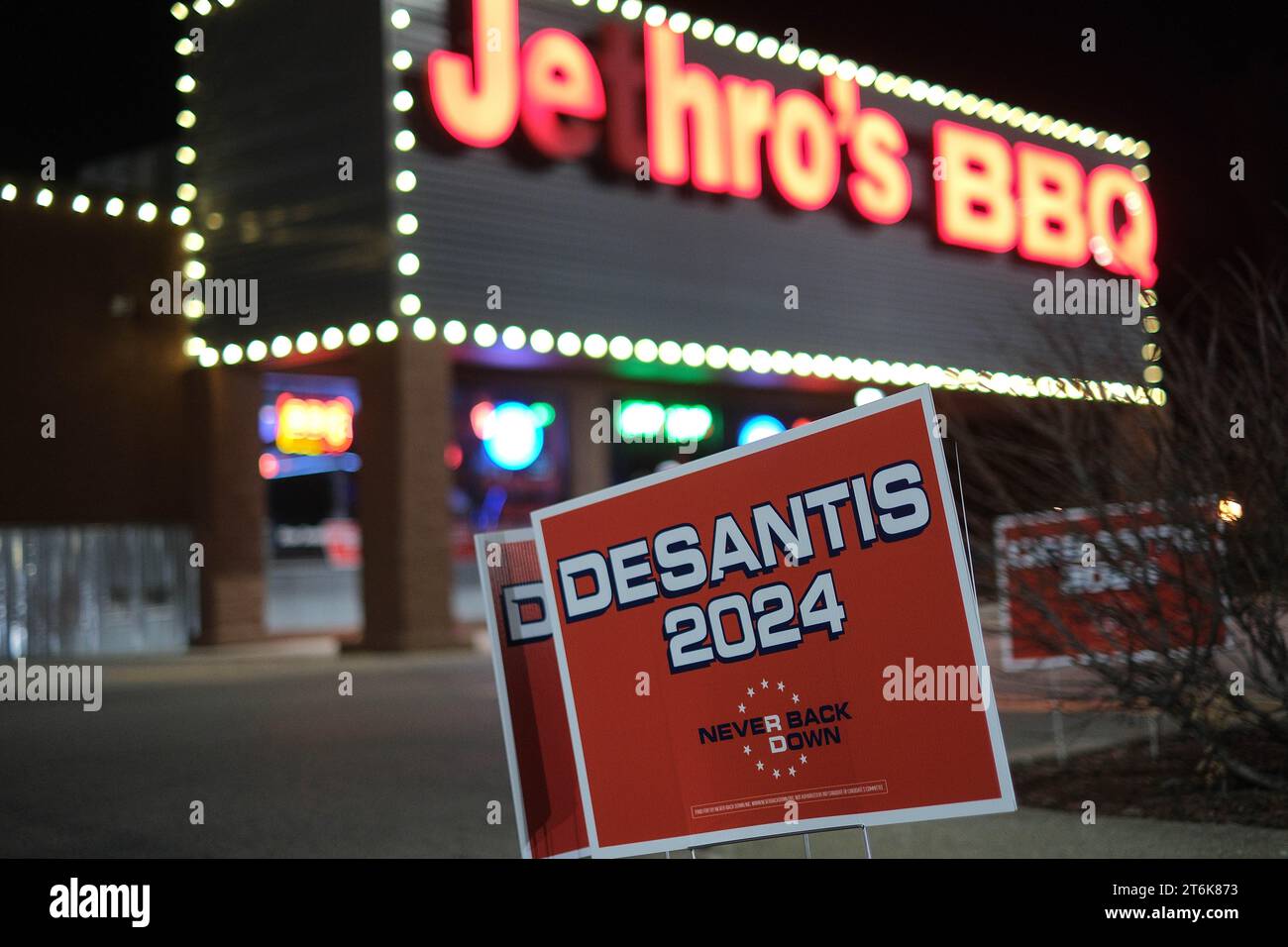 Ames, IA, USA. 10th Nov, 2023. Yard signs for presidential candidate ...