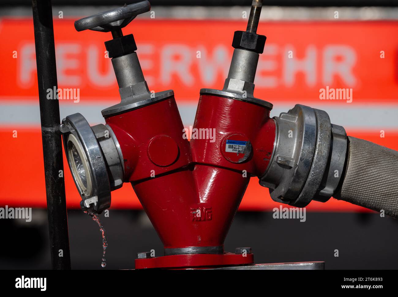 Stuttgart, Germany. 08th Nov, 2023. A hose is attached to a hydrant ...
