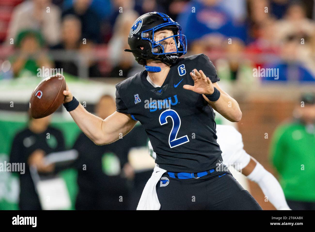 DALLAS, TX - NOVEMBER 10: Southern Methodist Mustangs quarterback ...