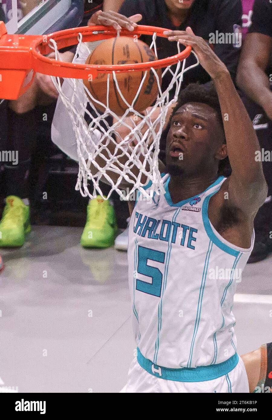 WASHINGTON, DC - NOVEMBER 10: Charlotte Hornets center Mark Williams (5 ...