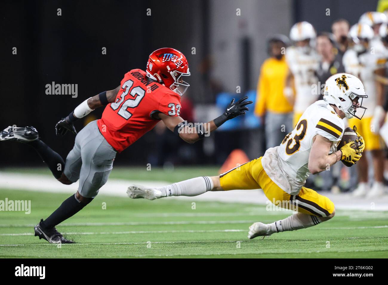 83 diving hi-res stock photography and images - Alamy