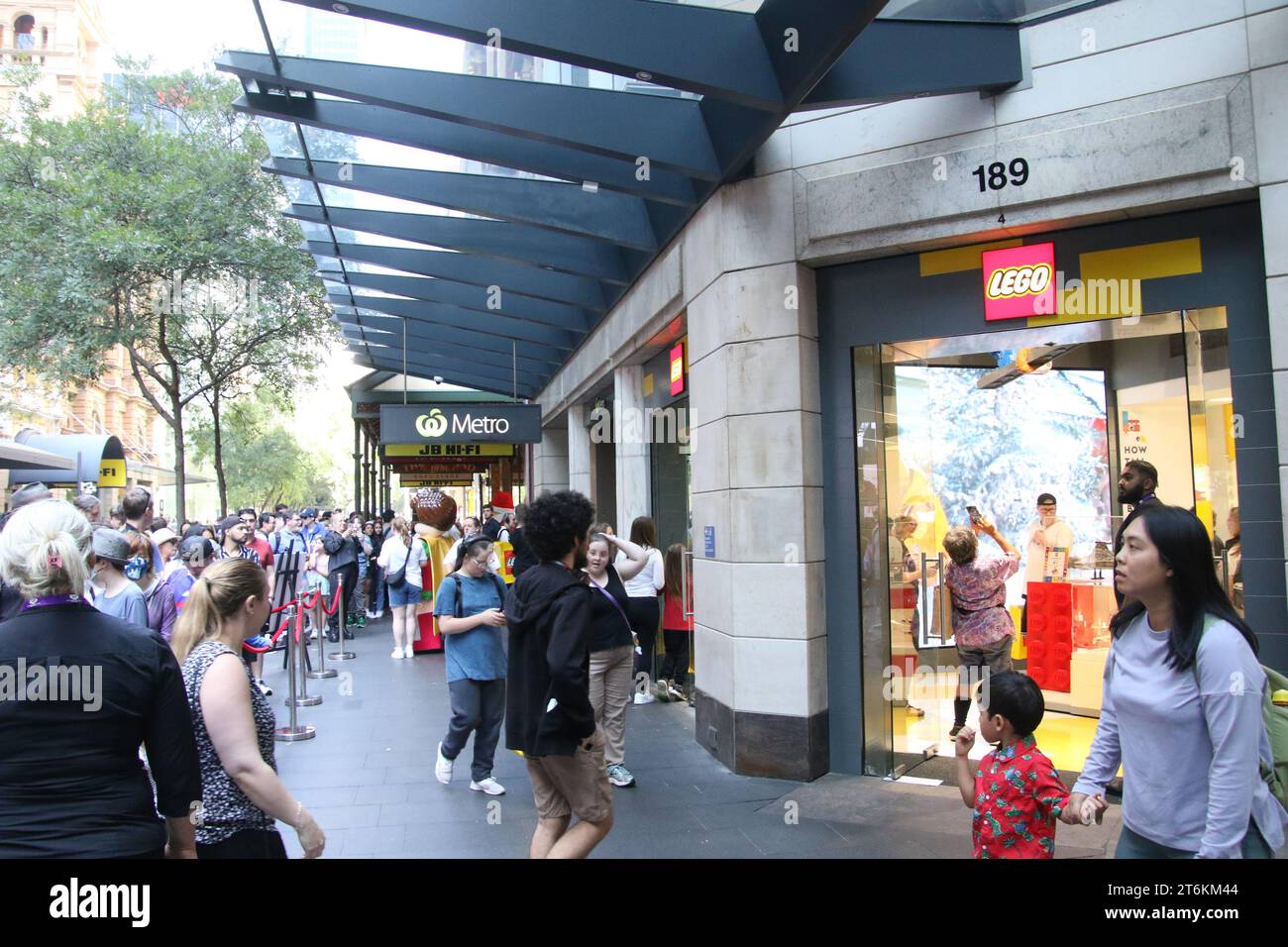 Worlds biggest lego store hi-res stock photography and images - Alamy