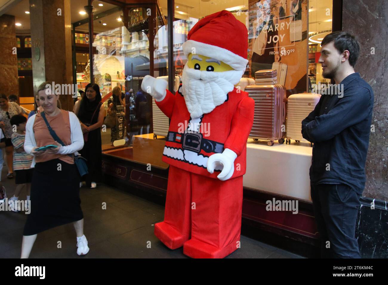 Worlds biggest lego store hi-res stock photography and images - Alamy