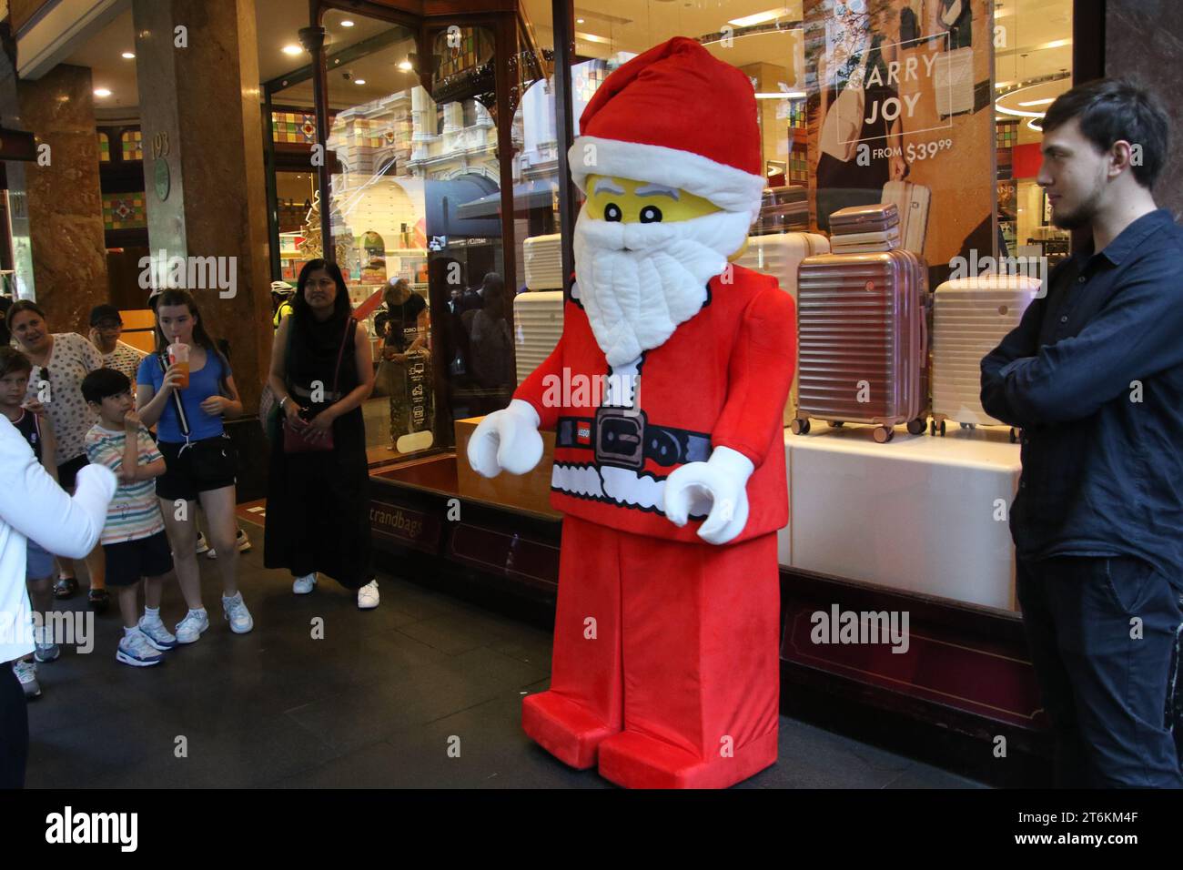Worlds biggest lego store hi-res stock photography and images - Alamy