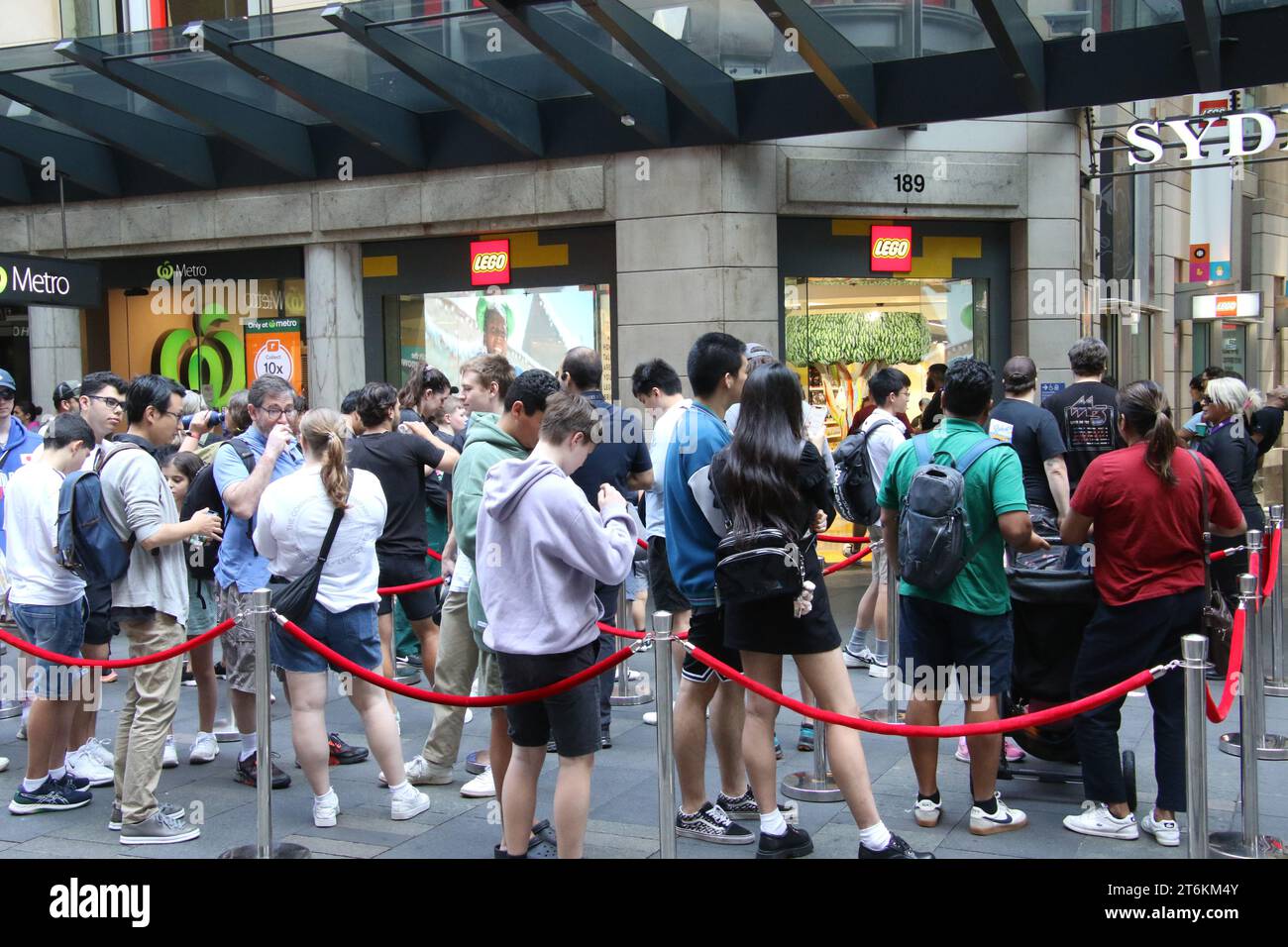 Worlds biggest lego store hi-res stock photography and images - Alamy