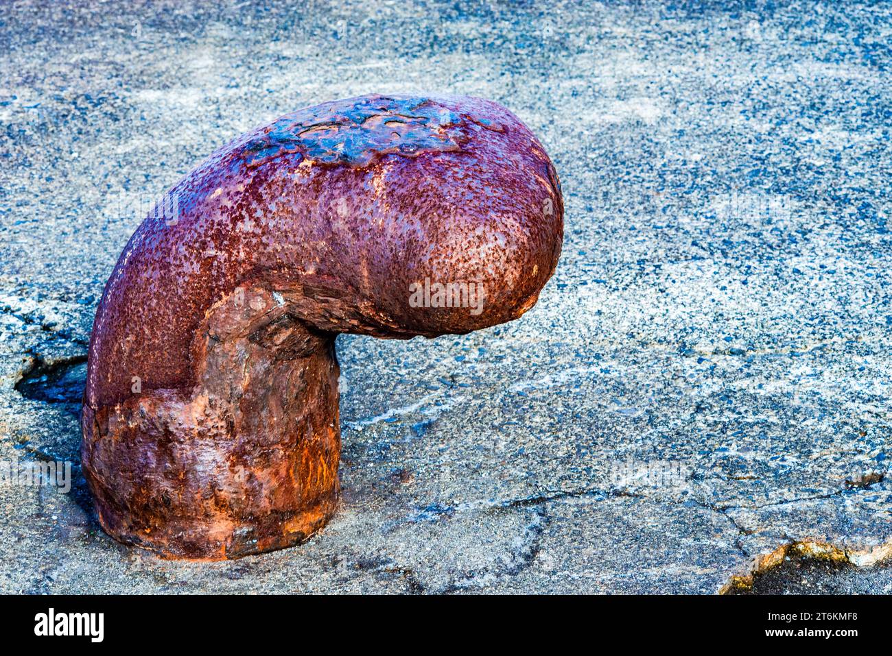 Rusted old mooring bollard Stock Photo - Alamy