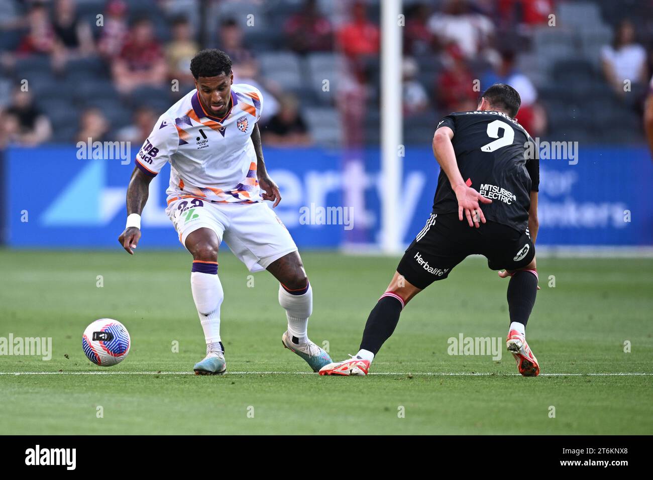 Sydney, Australia. 11th Nov, 2023. Adam Taggart of the Glory competes ...