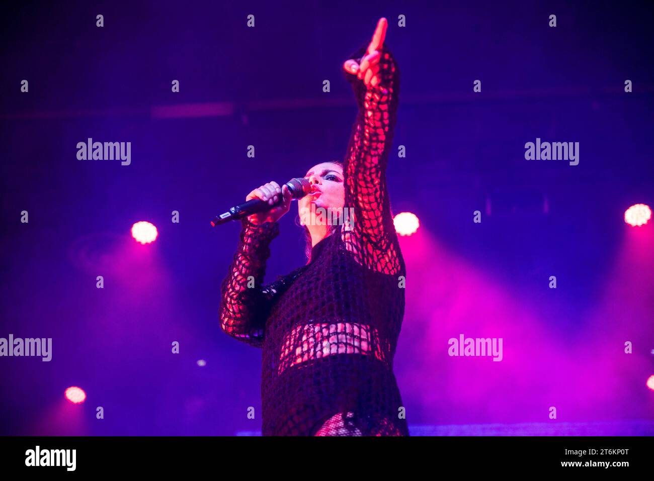 Italian singer Music Concert - Emma - Souvenir in da club Emma Marrone ...