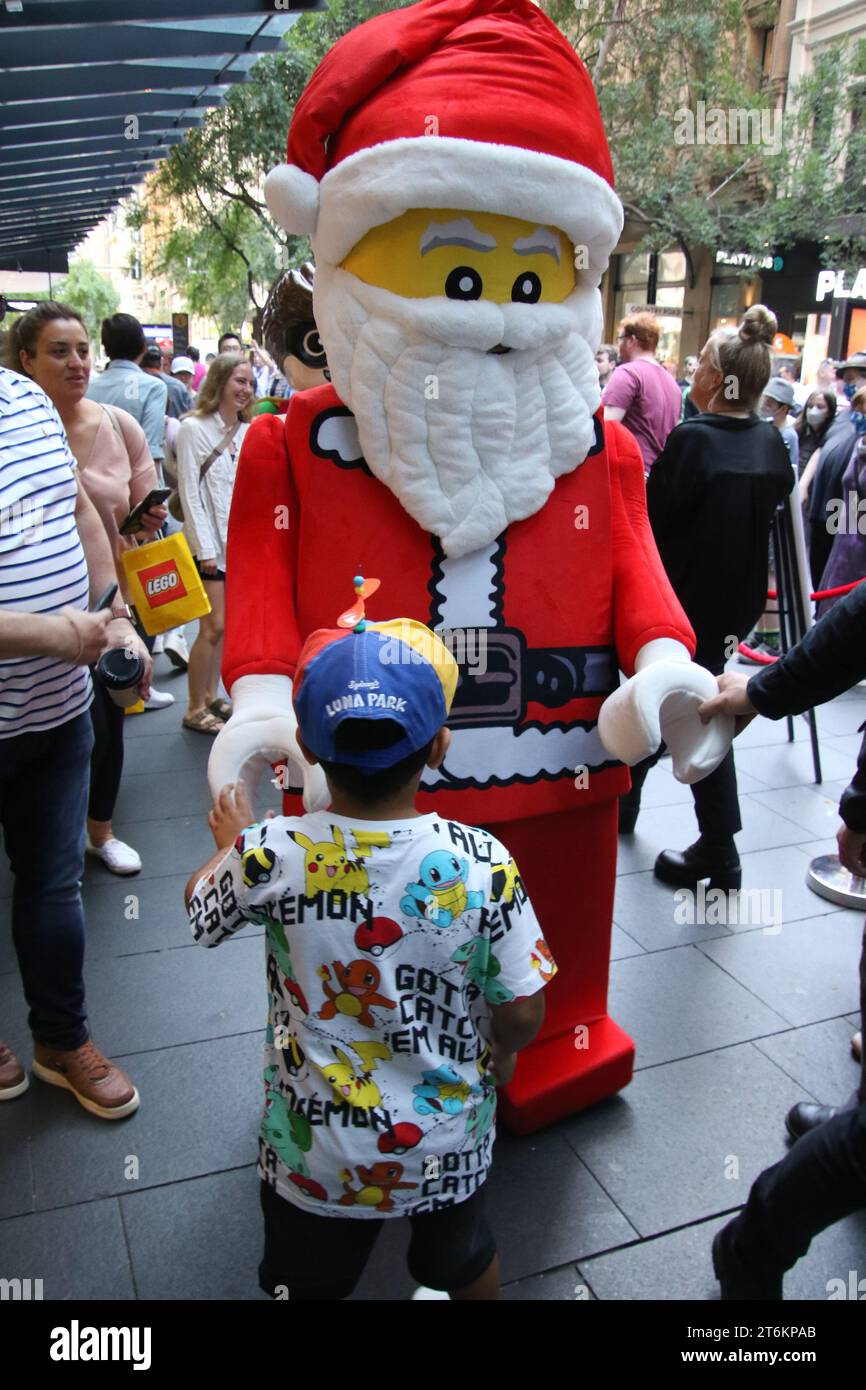 Worlds biggest lego store hi-res stock photography and images - Alamy