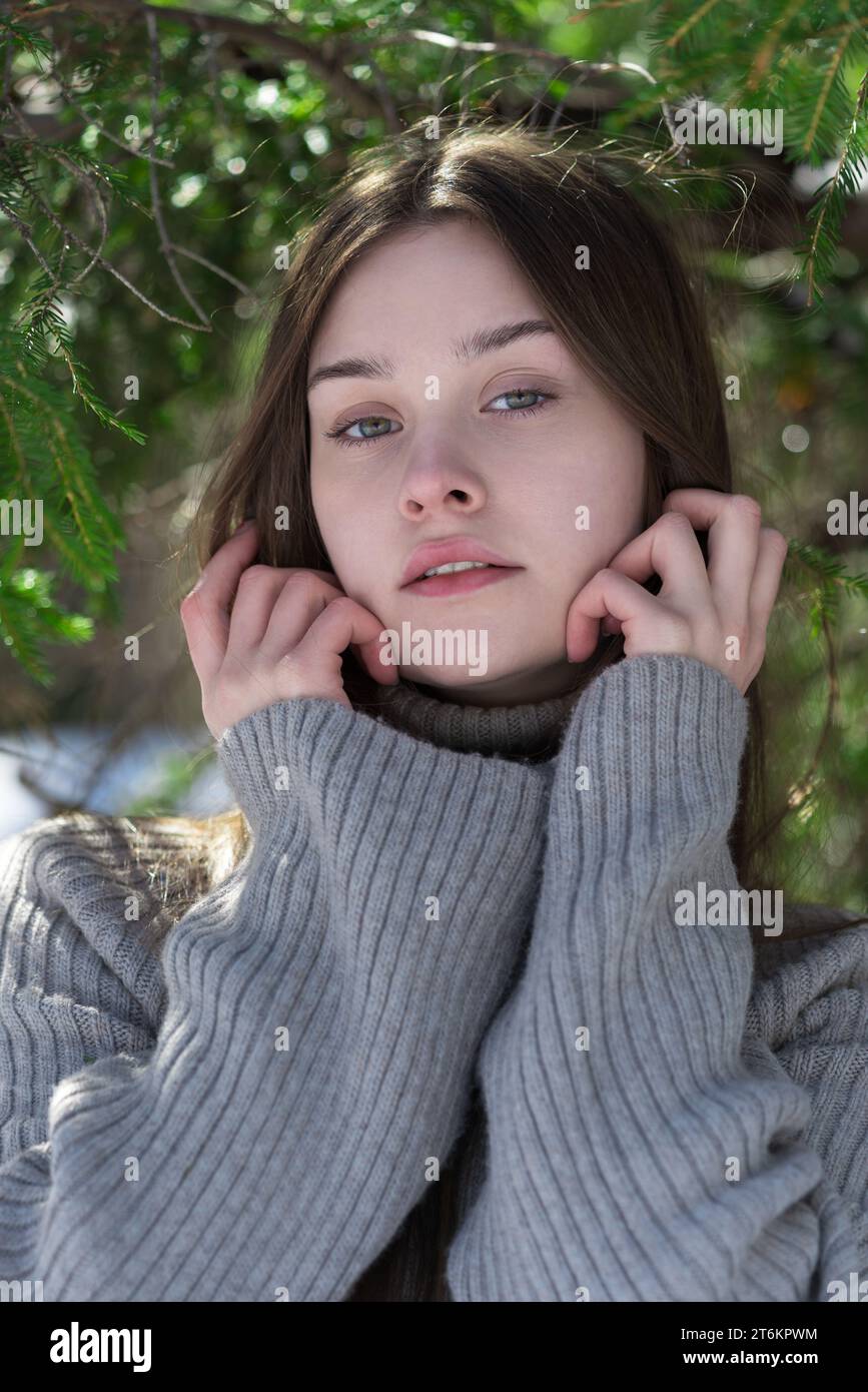 Portrait headshot 16 year old girl hi-res stock photography and images ...