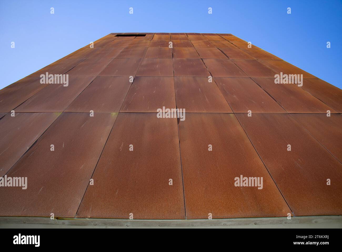 Steel cladding hi-res stock photography and images - Alamy