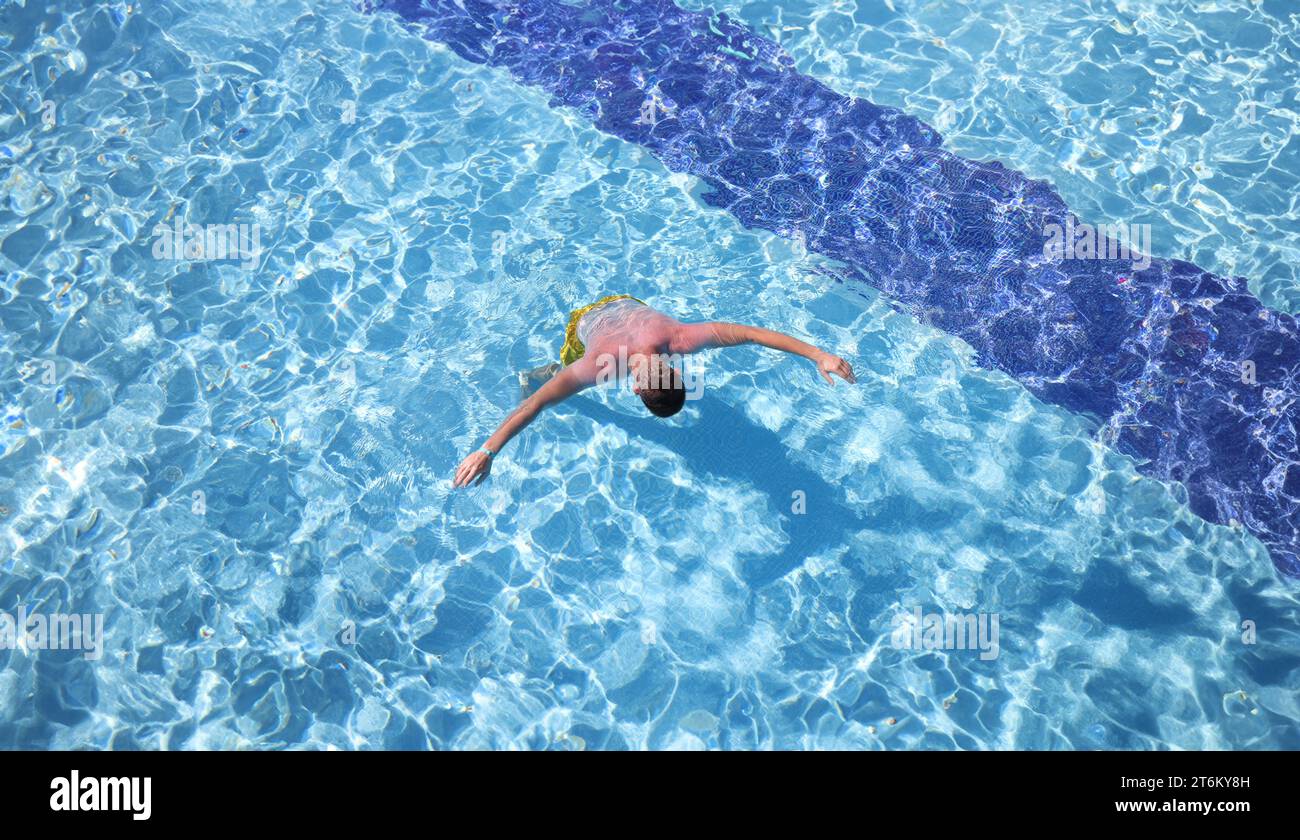 Top view dive swimming pool hi-res stock photography and images - Alamy