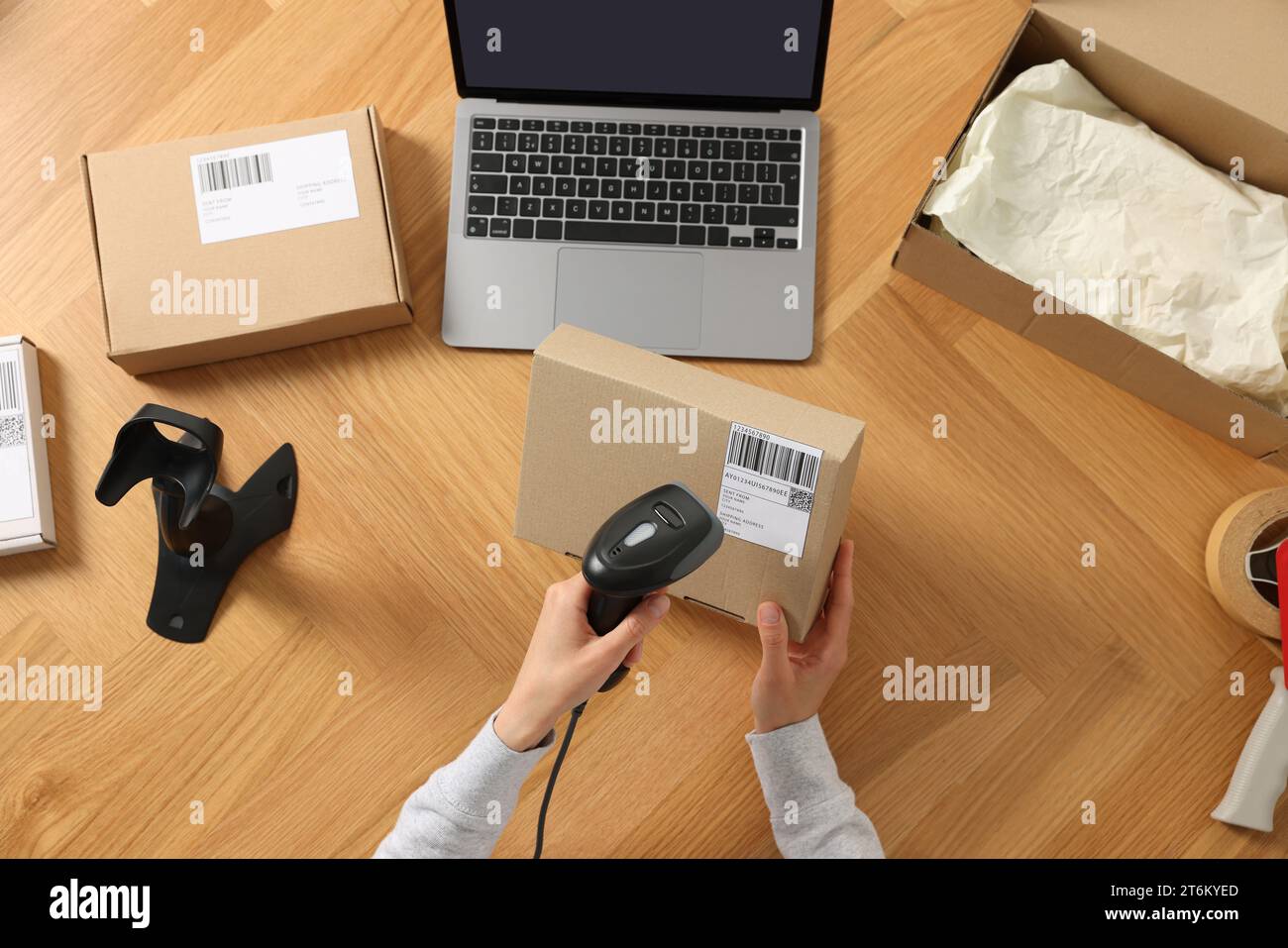 Woman scanner reading parcel hi-res stock photography and images - Alamy