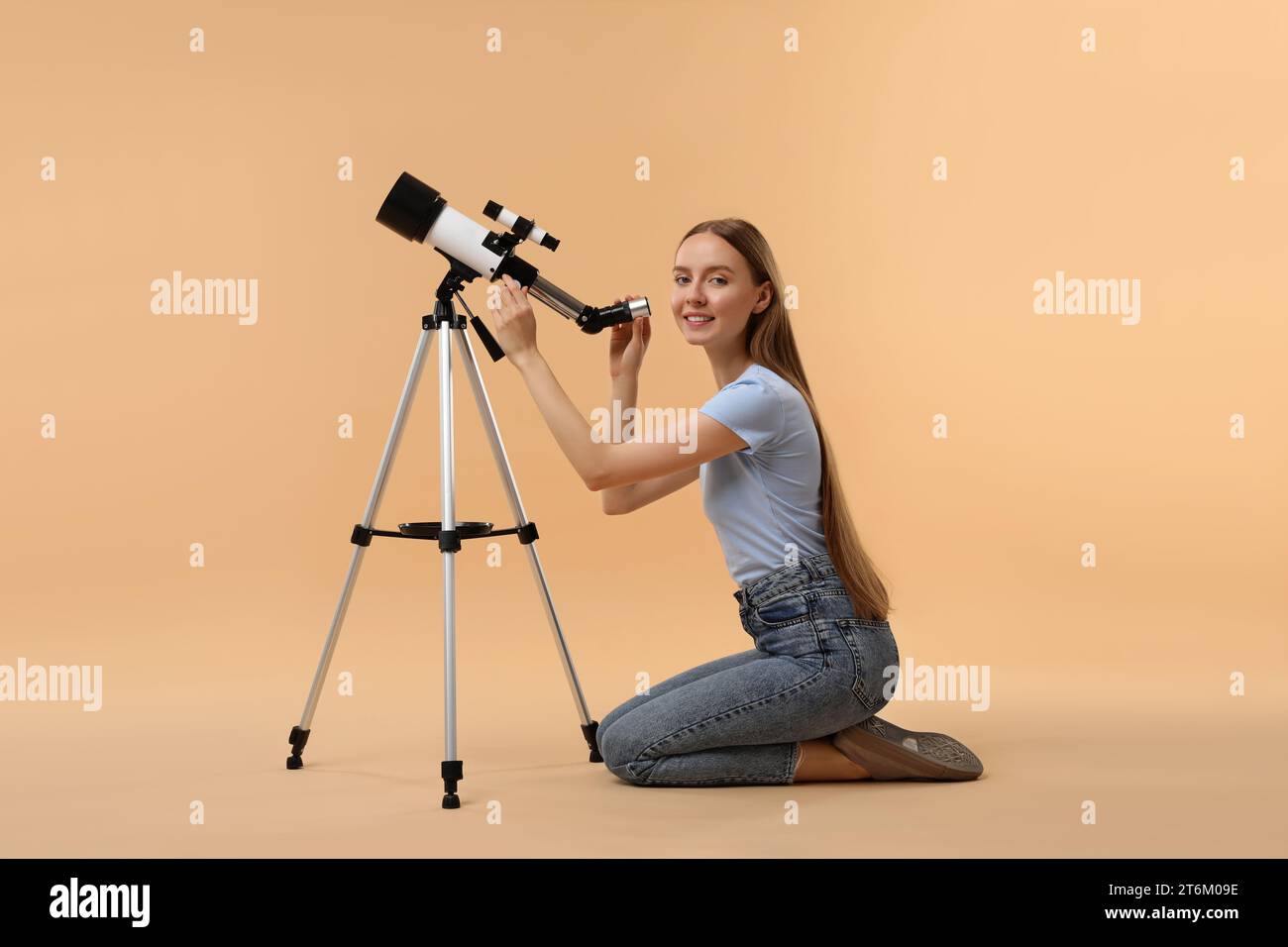 Female astronomer observatory hi-res stock photography and images - Alamy