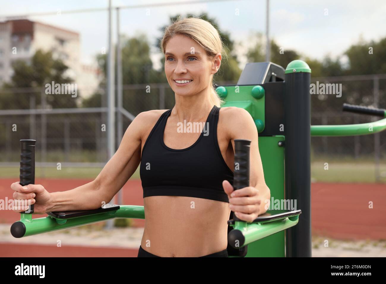 Outdoor gym station hi-res stock photography and images - Alamy