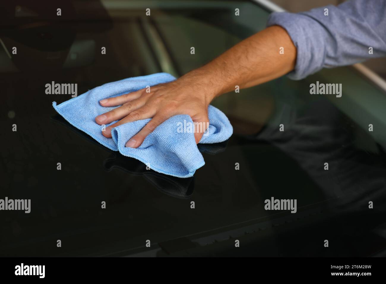 Car mud windshield hi-res stock photography and images - Alamy