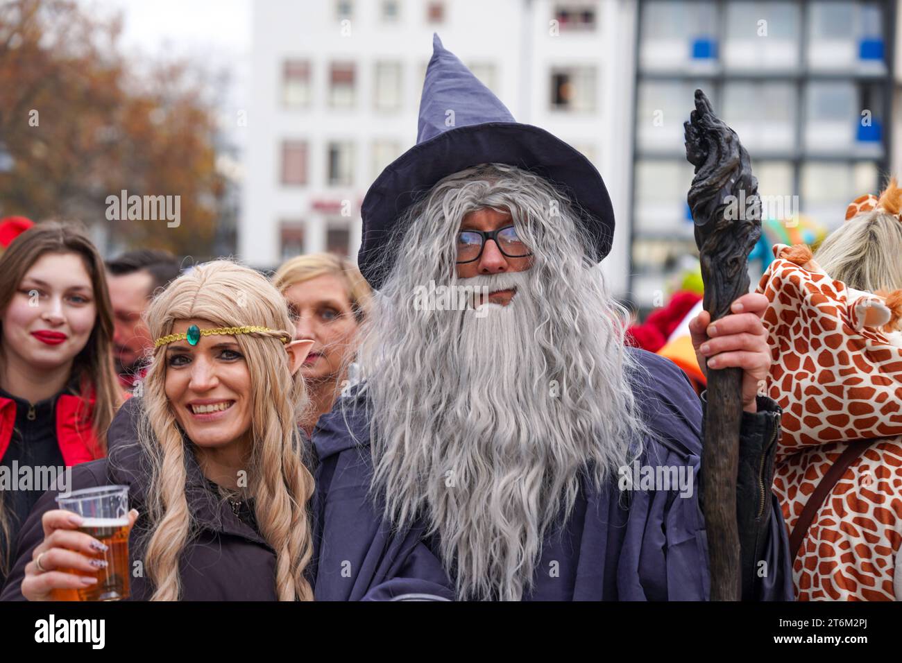 Koelner Karneval, Sessionseroeffnung am Heumarkt Verkleidete Jecken und ...