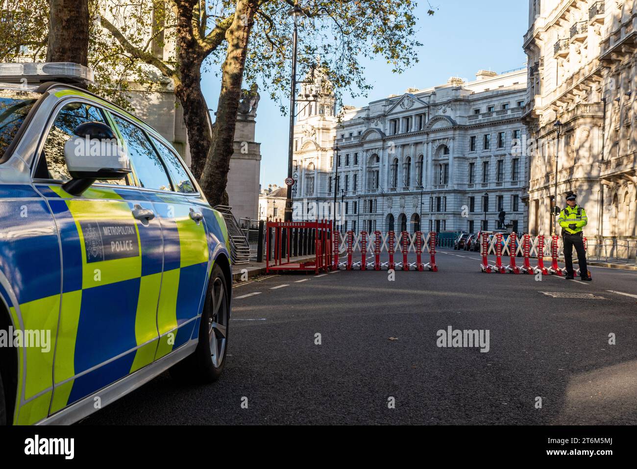 Horse Guards Avenue, Westminster, London, UK. 11th Nov, 2023. Police in ...