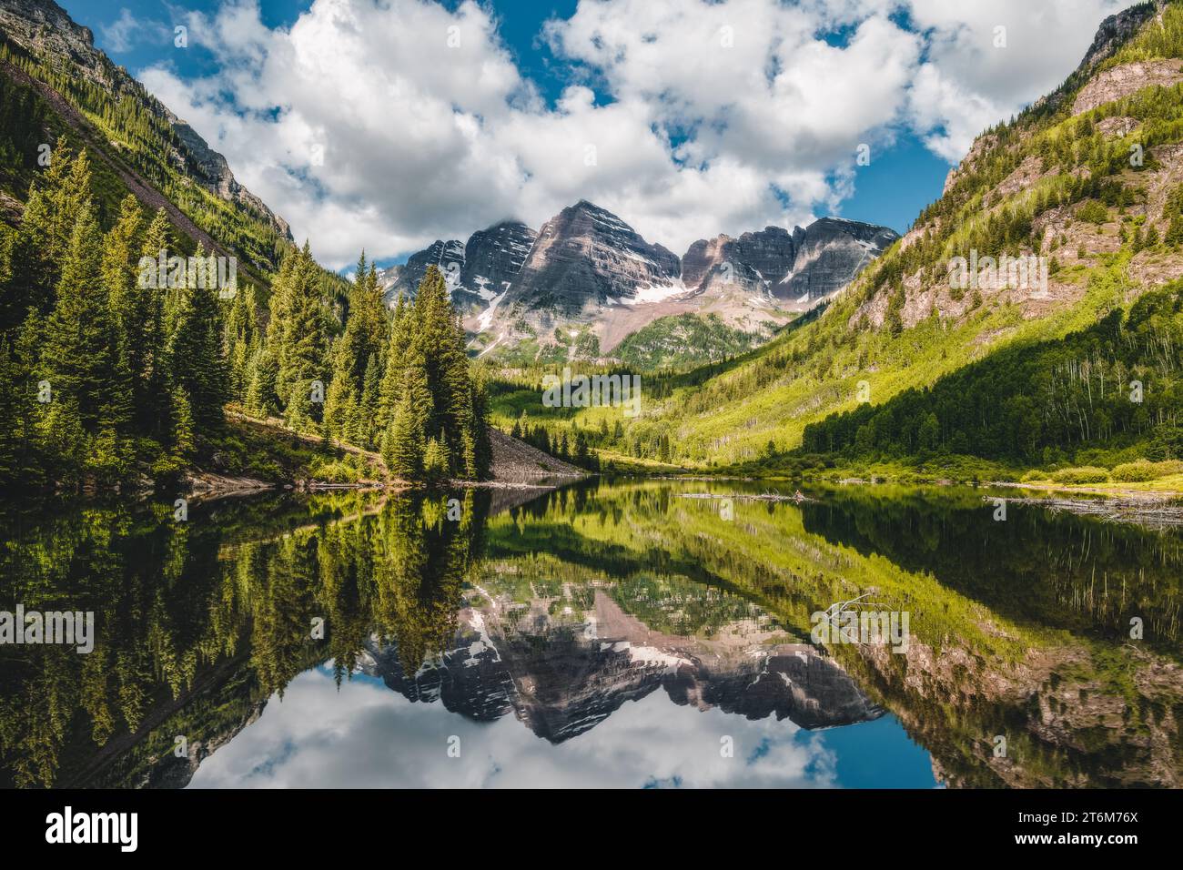 Beautiful mountain lake reflection hi-res stock photography and images ...