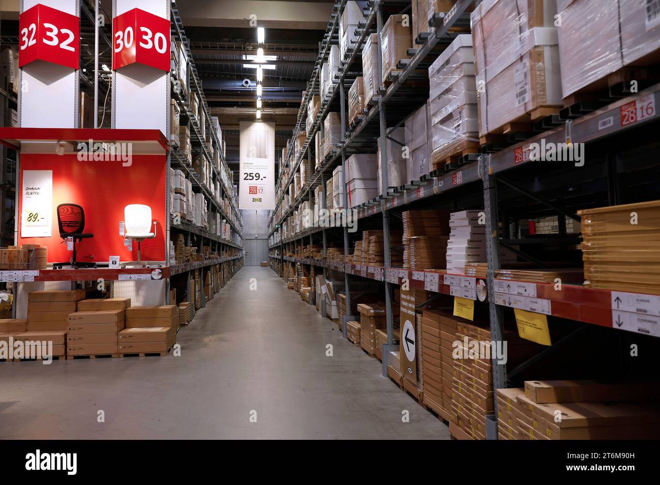 Regal sortiment hi-res stock photography and images - Alamy