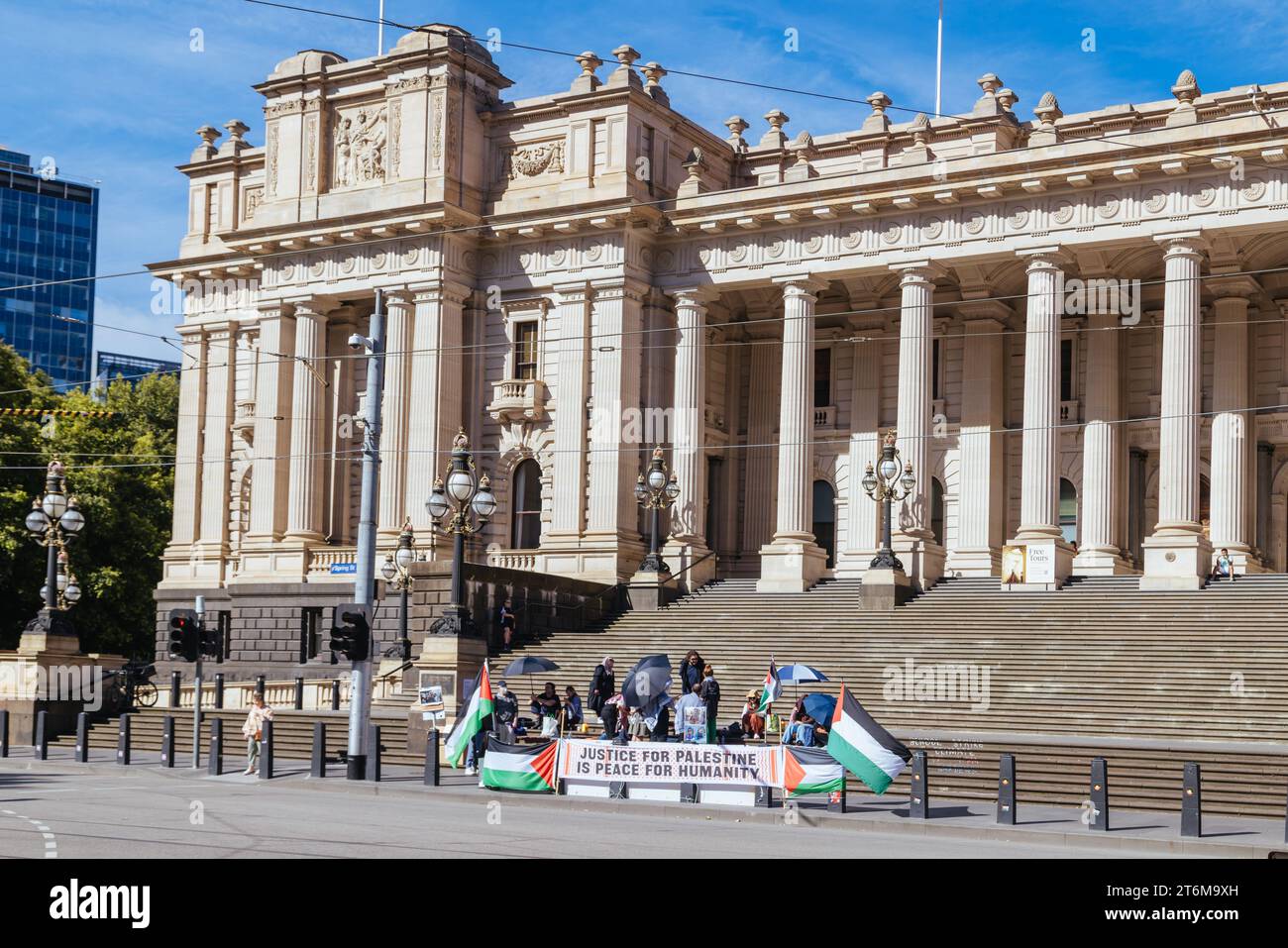 MELBOURNE, AUSTRALIA - NOVEMBER 11, 2023: Protestors gather to support ...