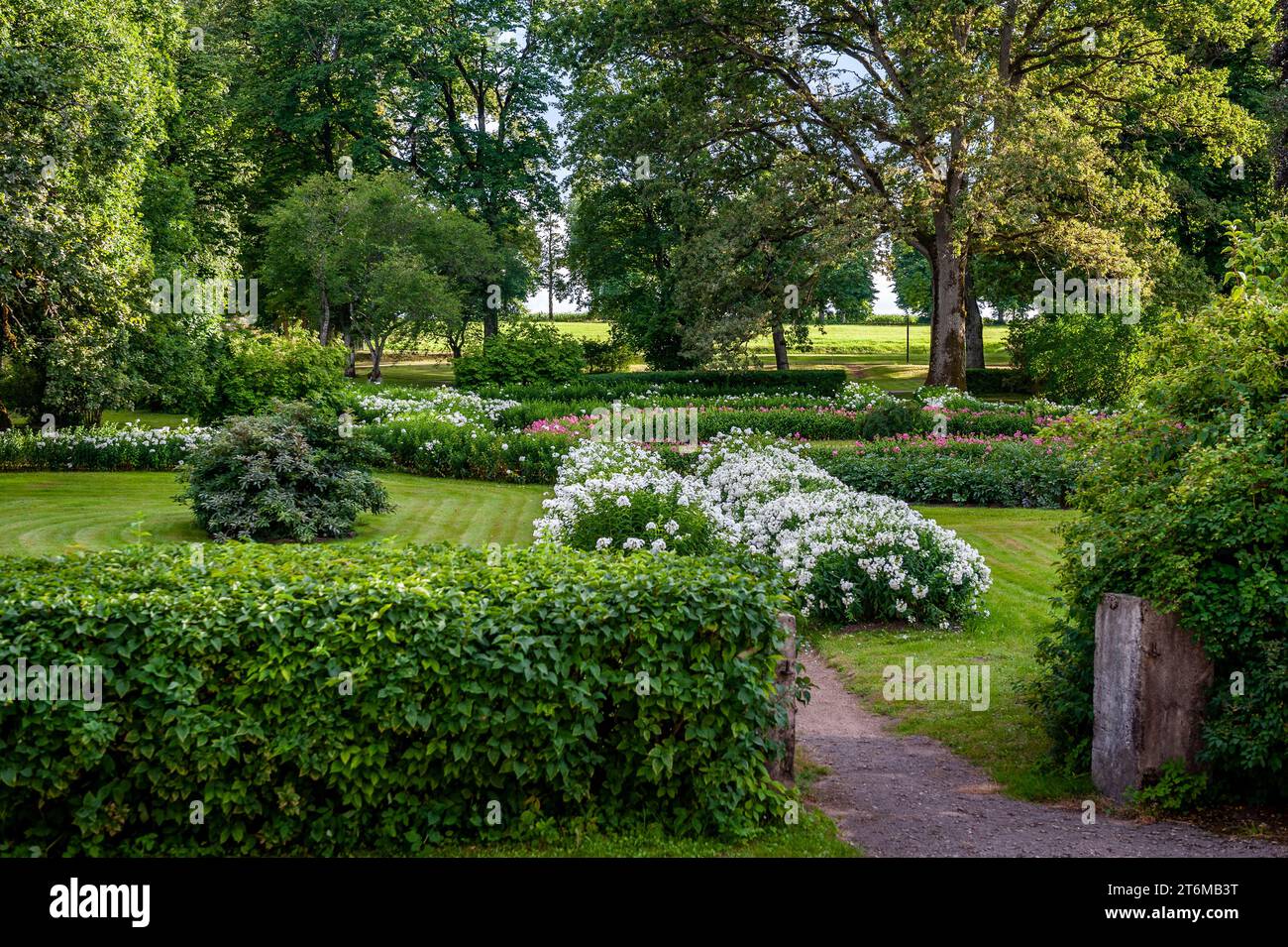 Beautiful landscape garden hi-res stock photography and images - Alamy