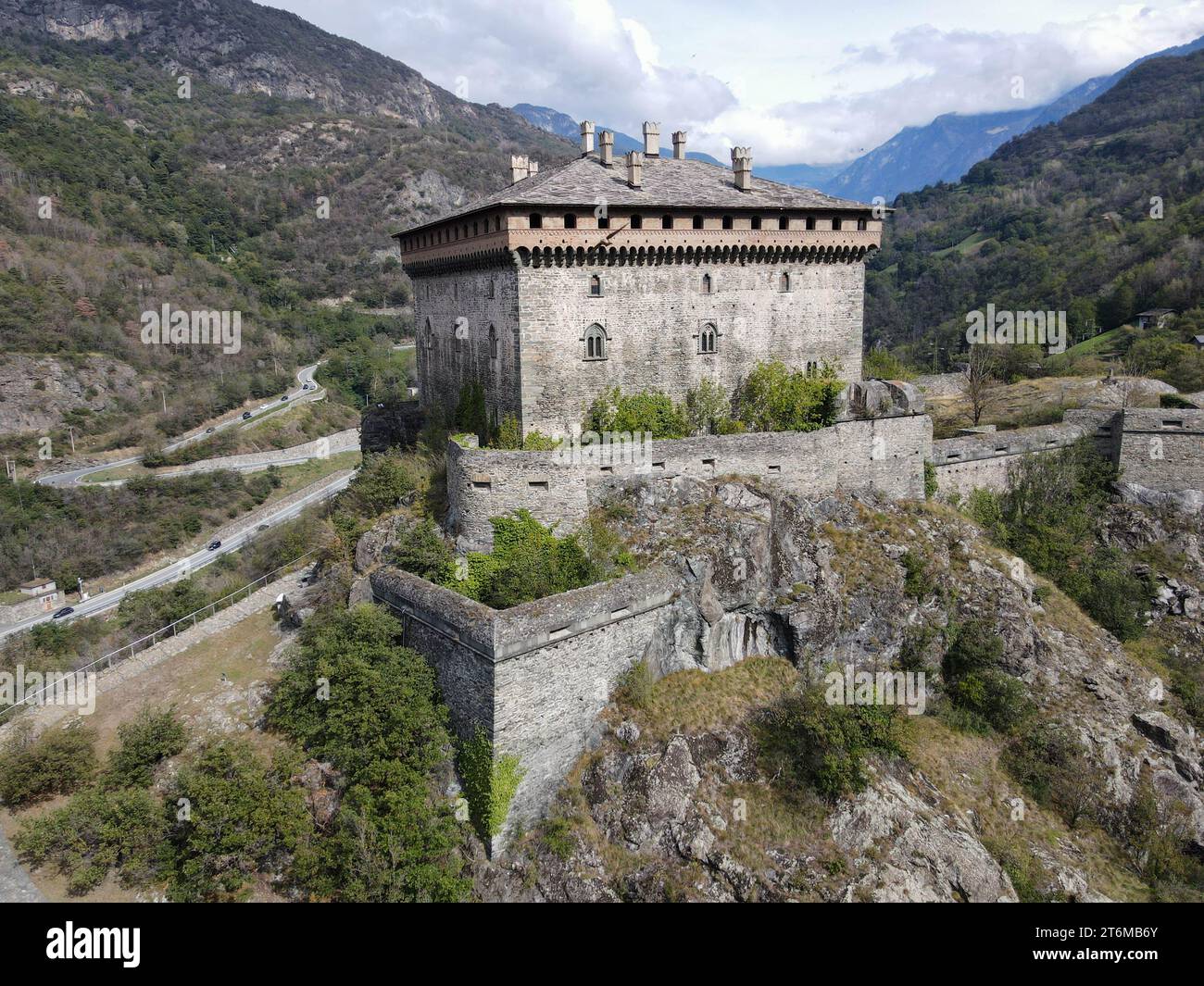 Valle daosta in italy castle hi-res stock photography and images - Alamy