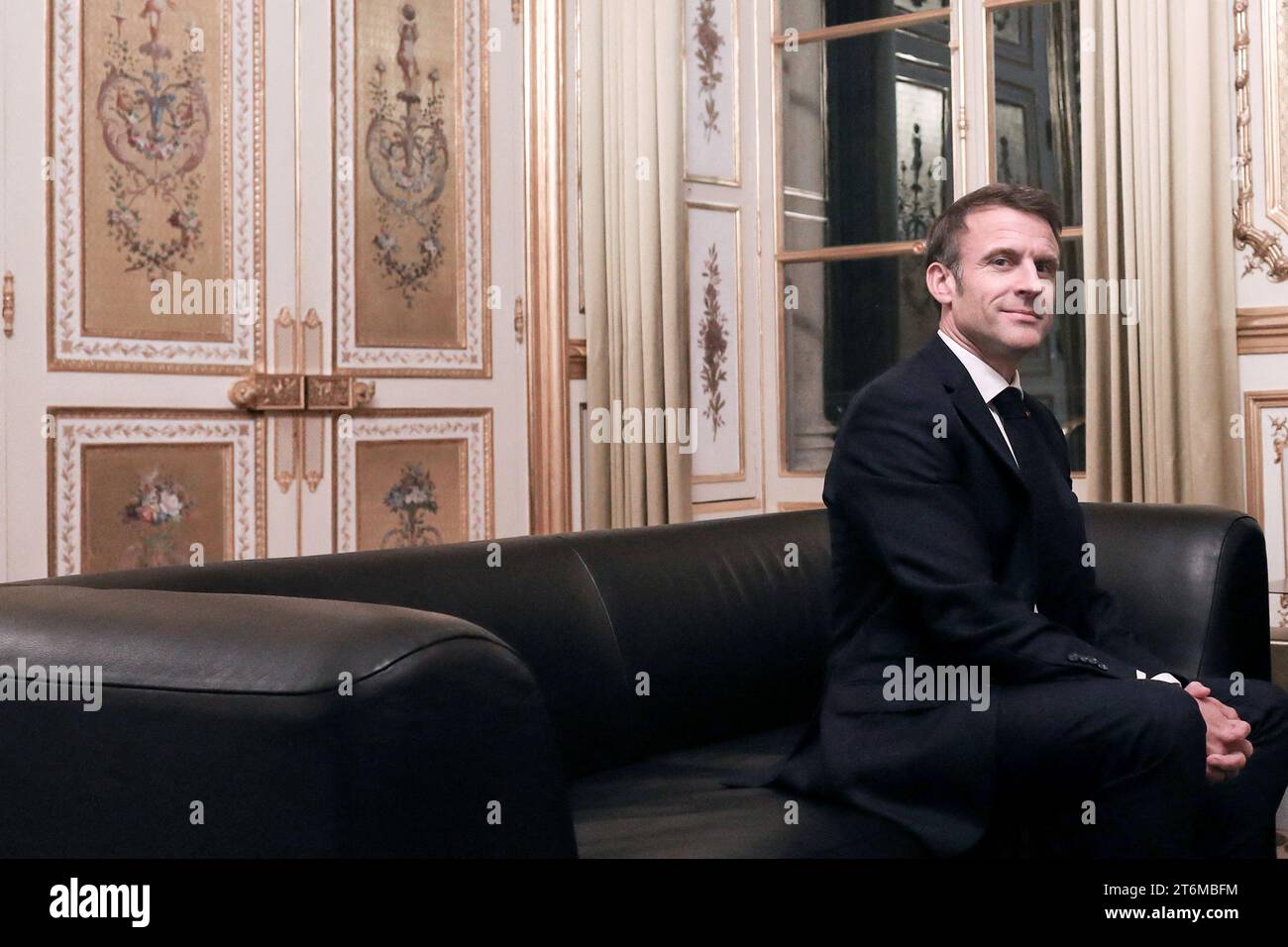 French President Emmanuel Macron meets with Serbian President ...