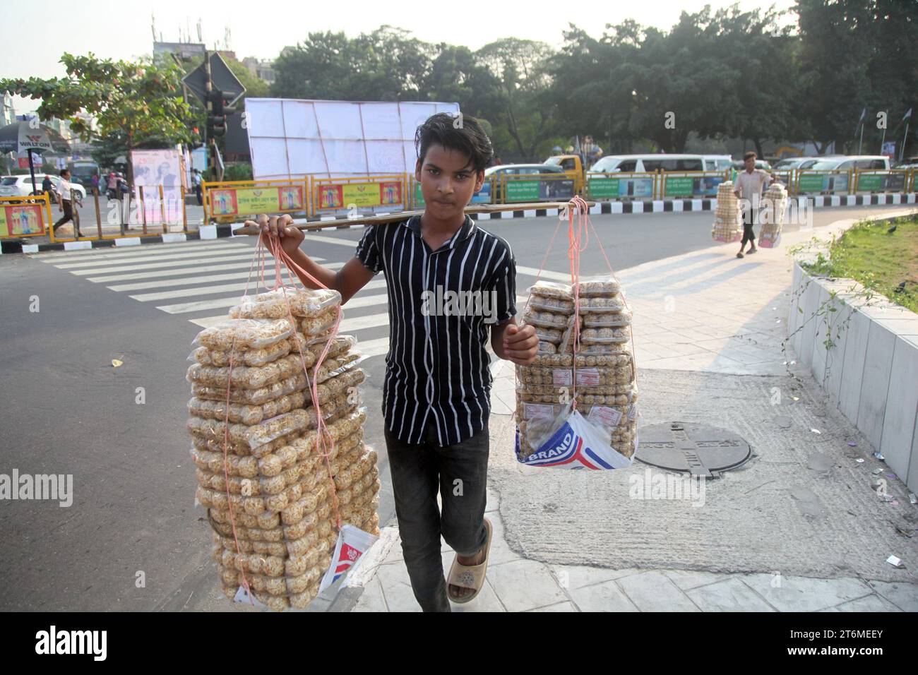 Dhaka Bangladesh 11November2023. street hawker in Bangladesh.this photo ...