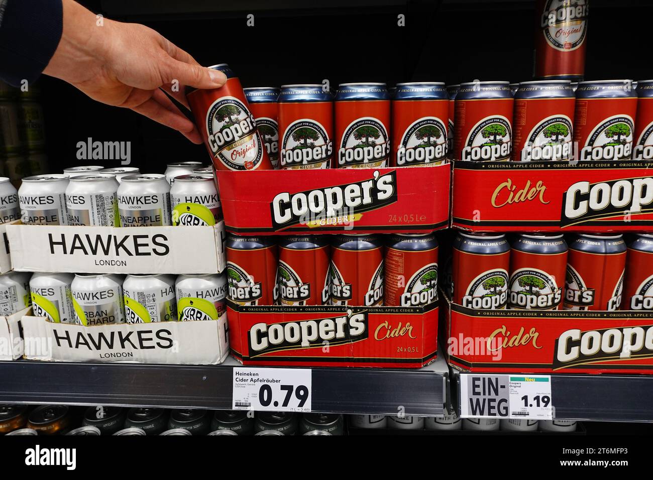 Coopers shop hi-res stock photography and images - Alamy