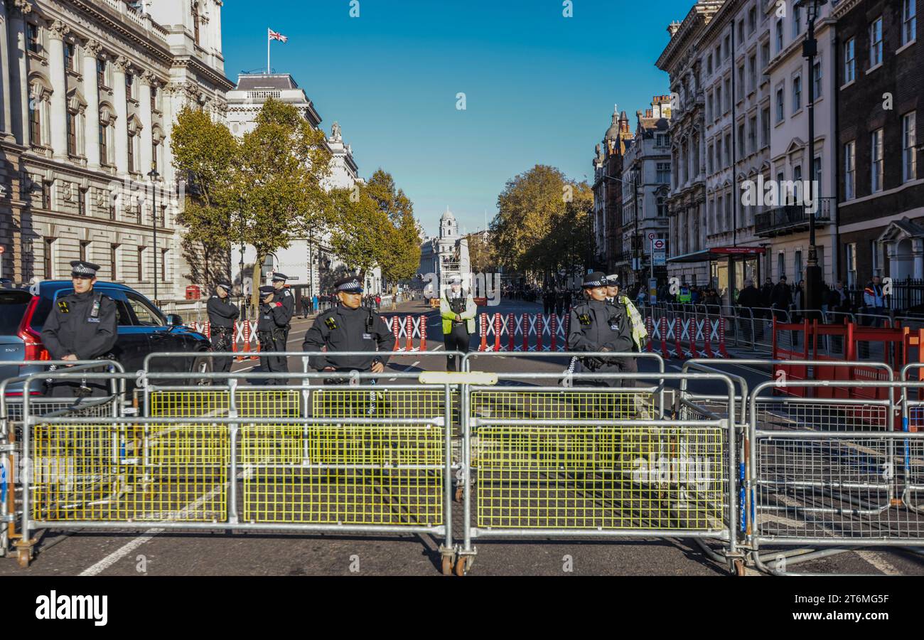 Far right causing trouble hi-res stock photography and images - Alamy