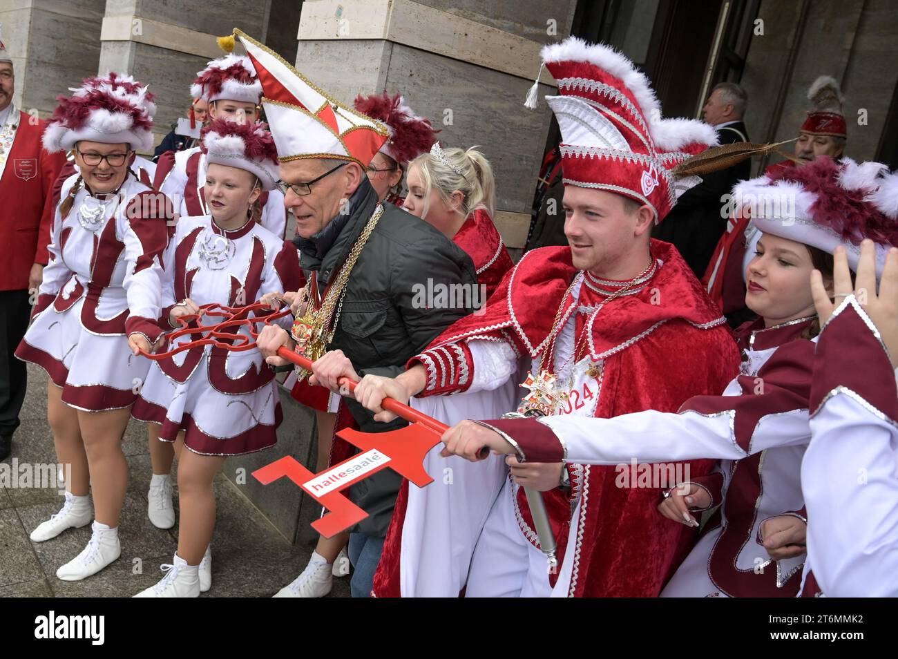 11 November 2023, Saxony-Anhalt, Halle (Saale): Mayor Egbert Geier (M ...