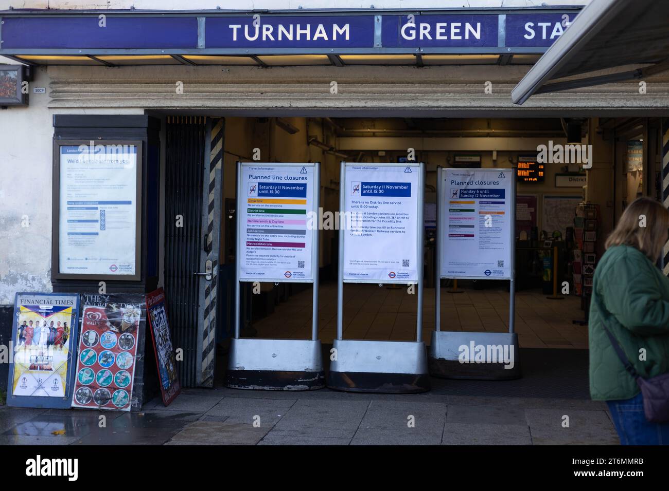 Turnham Green Station, London, UK. 11th Nov 2023. The District Line is ...