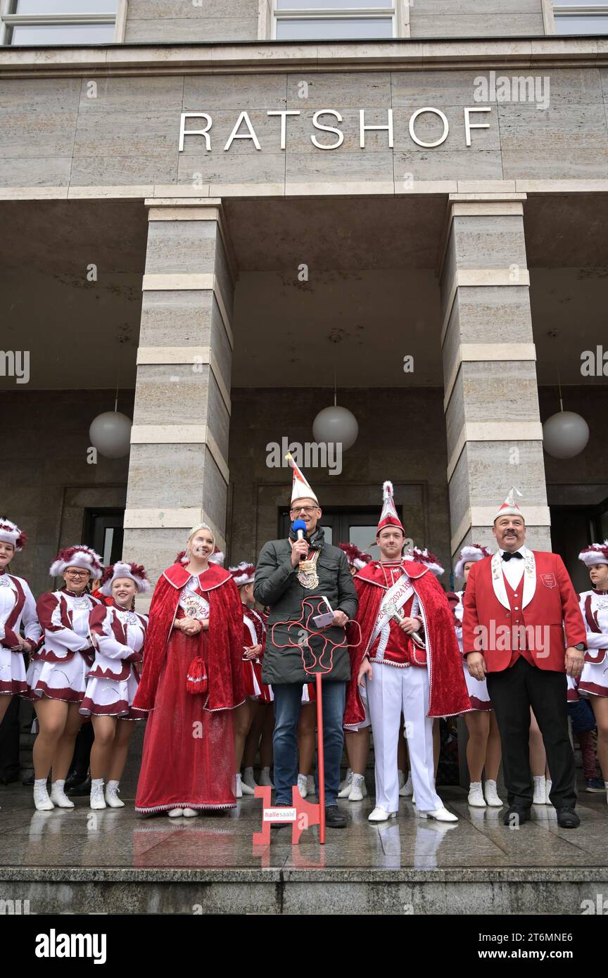 11 November 2023, Saxony-Anhalt, Halle (Saale): Mayor Egbert Geier (M ...