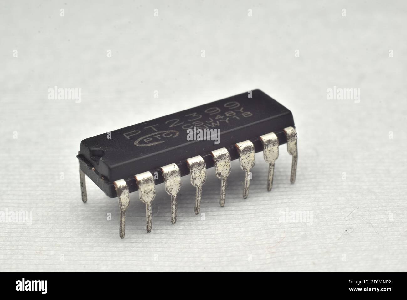 Electronic discrete hi-res stock photography and images - Alamy