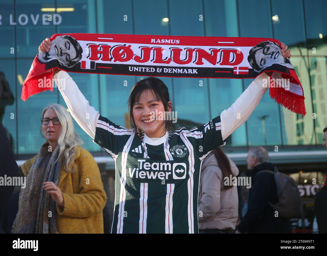 Old trafford fans 2023 hi-res stock photography and images - Alamy
