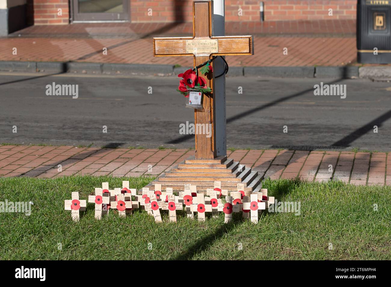 Chesham, Buckinghamshire, UK. 11th November, 2023. Memorial crosses in ...