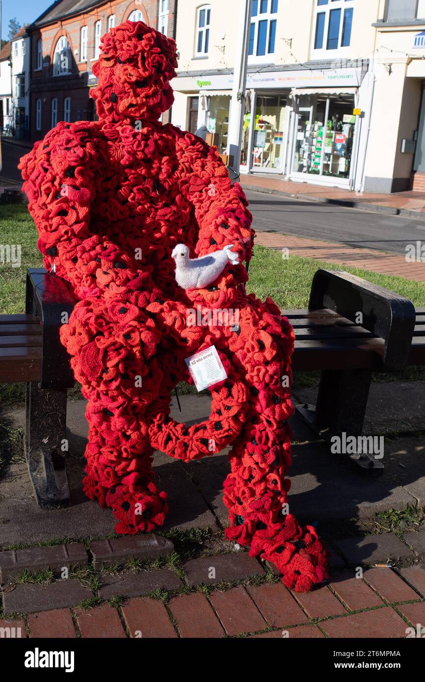 Chesham, Buckinghamshire, UK. 11th November, 2023. A vibrant poppy man ...