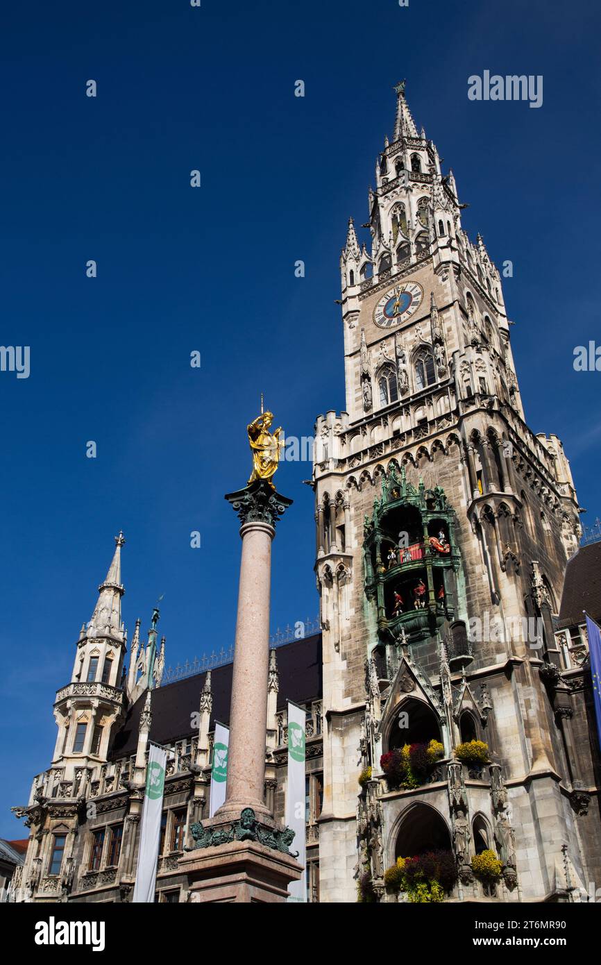 Statue of the Virgin Mary, Clock Tower with Glockenspiel, New Town Hall ...