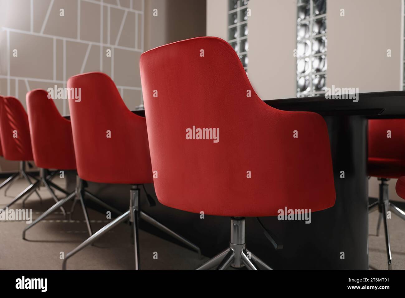 Large conference table and chairs hi-res stock photography and images ...