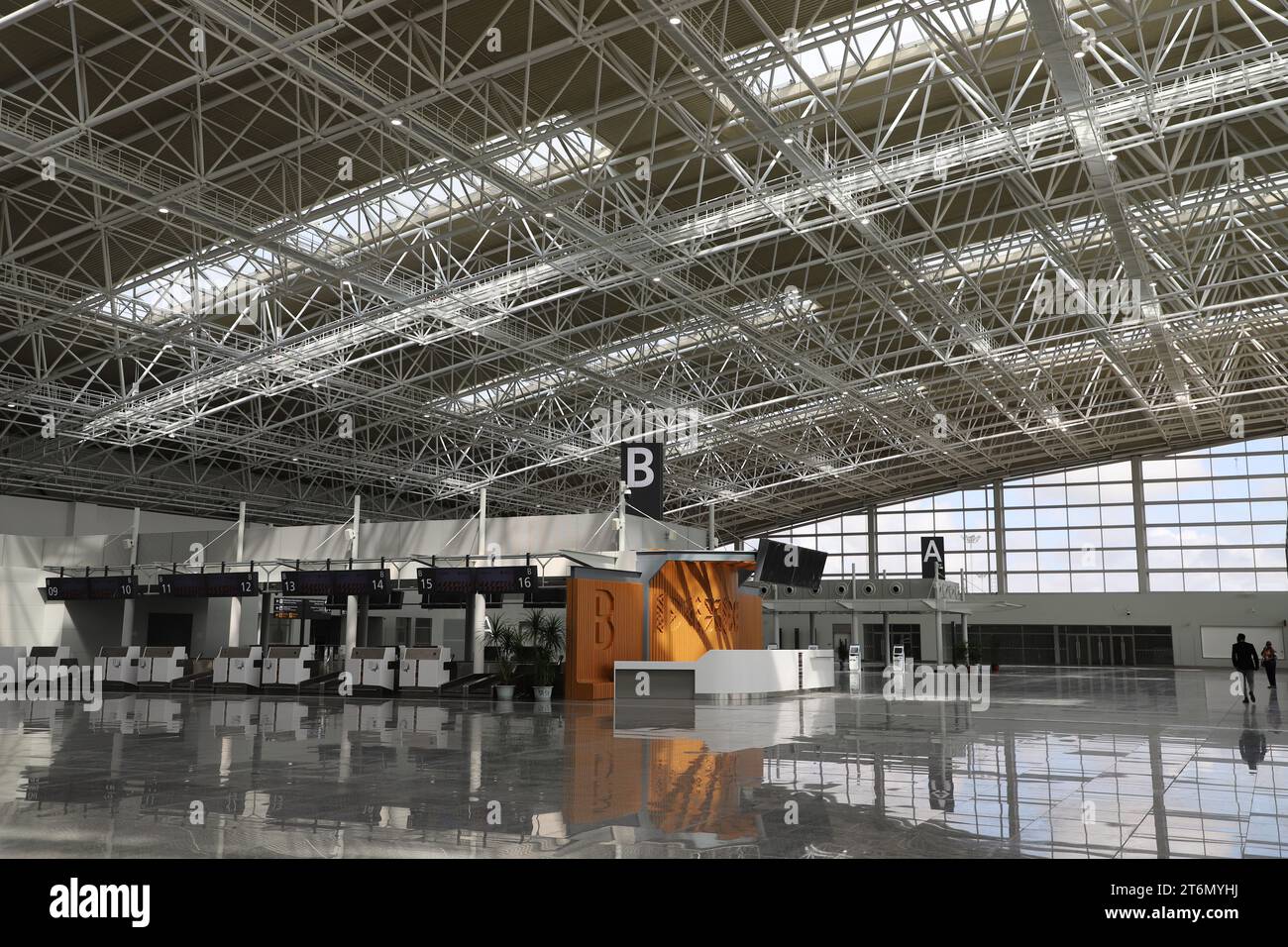 Luanda airport hi-res stock photography and images - Alamy