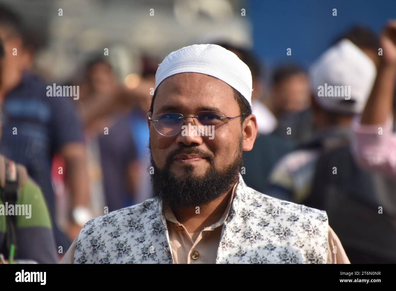 Cheerful spectators entering into the Eden Gardens stadium in Kolkata ...
