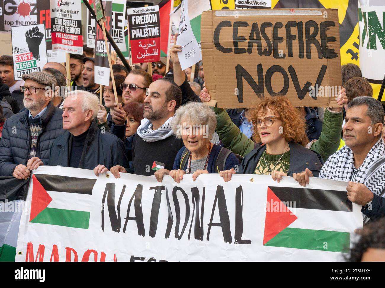 London, UK. 11th November 2023. Hundreds of thousands of protesters ...