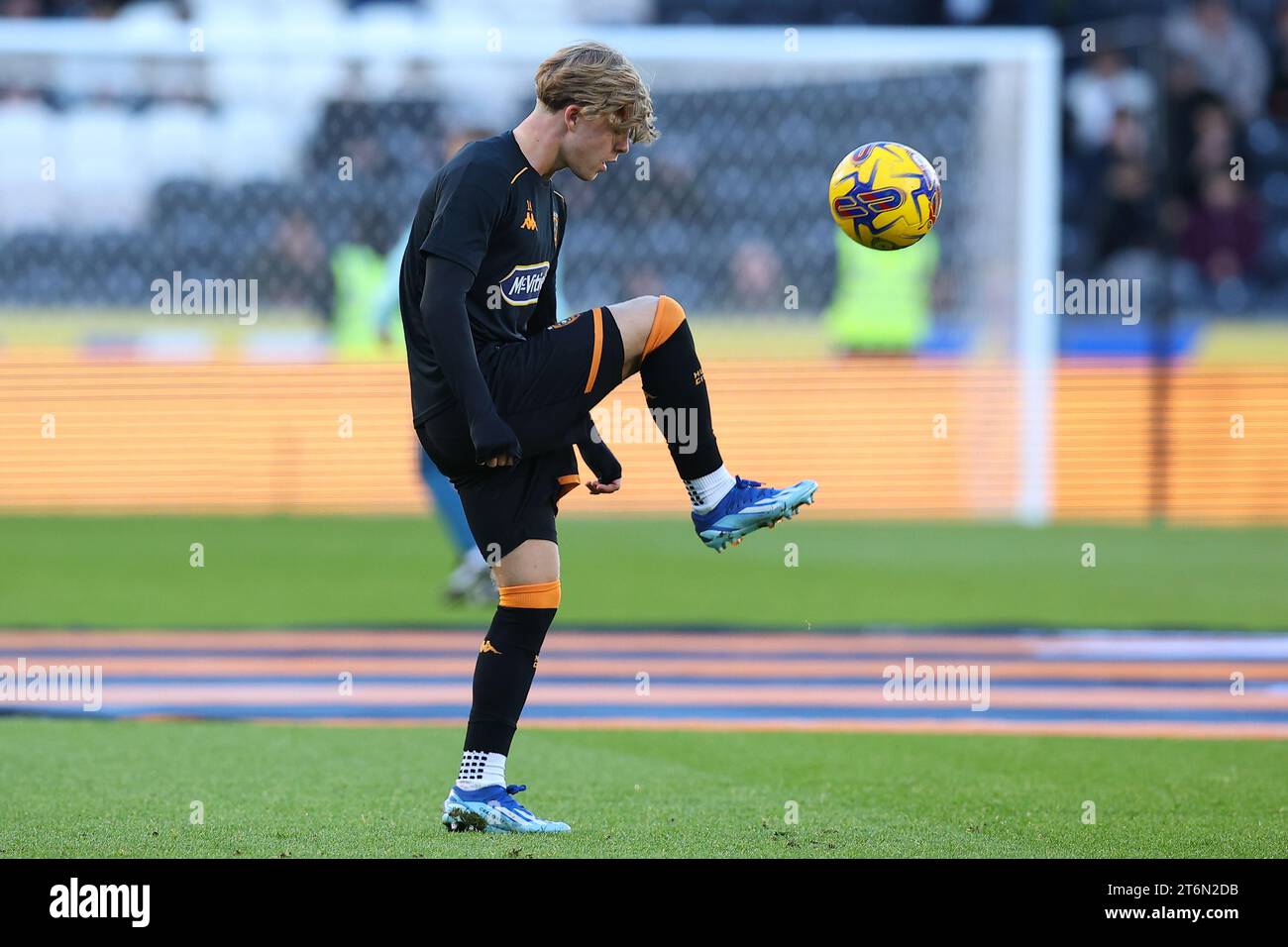 Harry Vaughan of Hull City warms up during the Sky Bet Championship ...