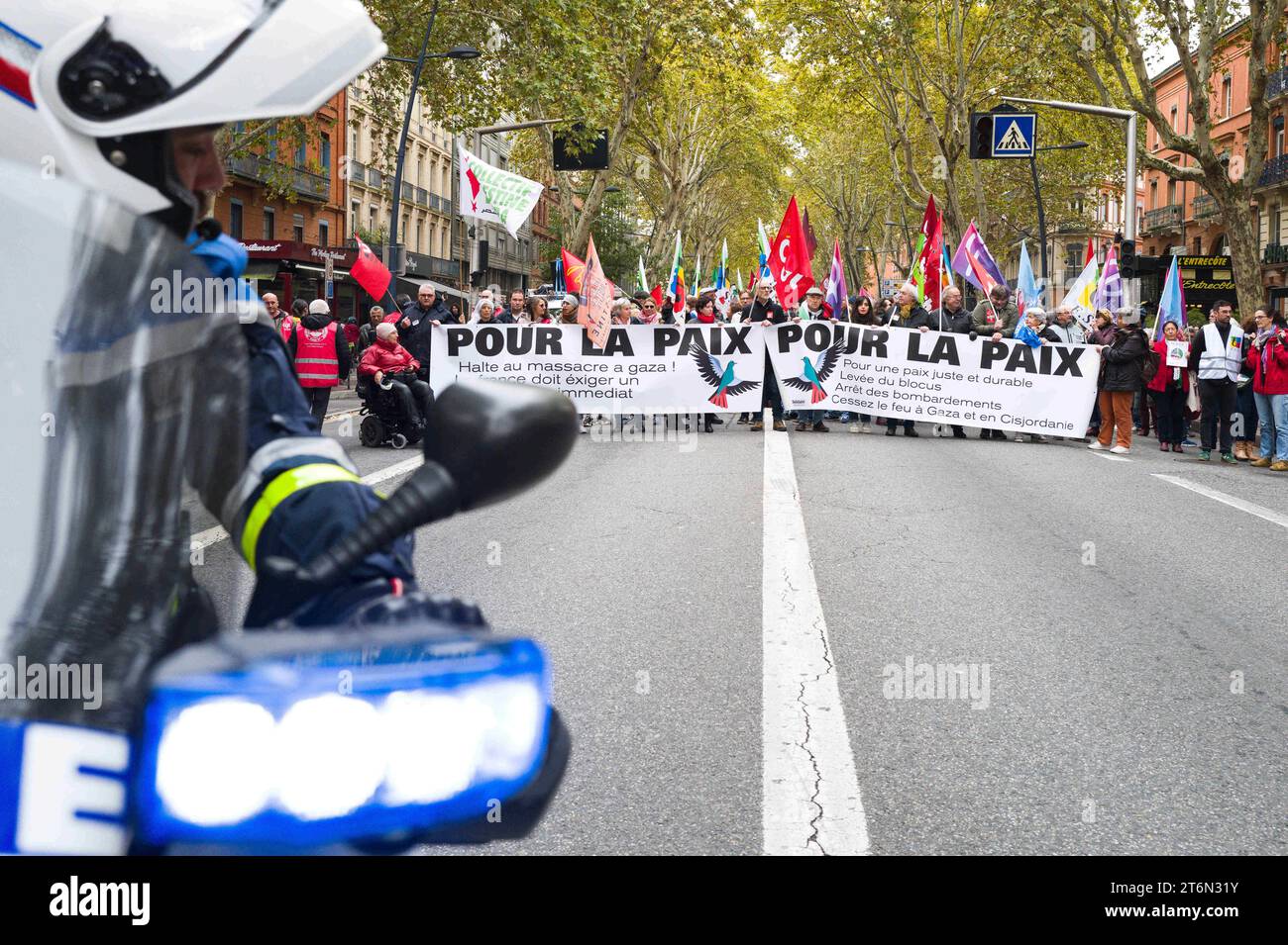 France burning fire flag war hi-res stock photography and images - Alamy