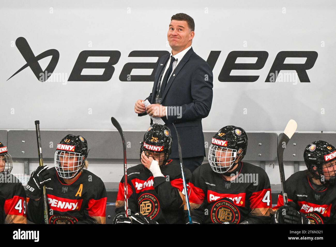 11 November 2023, Bavaria, Landshut: Ice hockey, women: Germany Cup ...