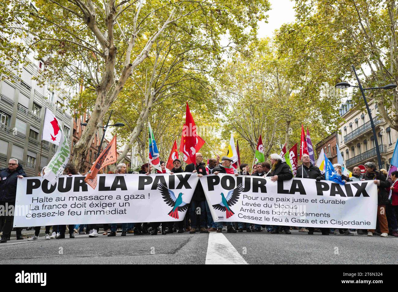 France burning fire flag war hi-res stock photography and images - Alamy