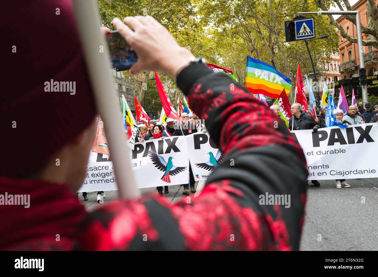 France burning fire flag war hi-res stock photography and images - Alamy