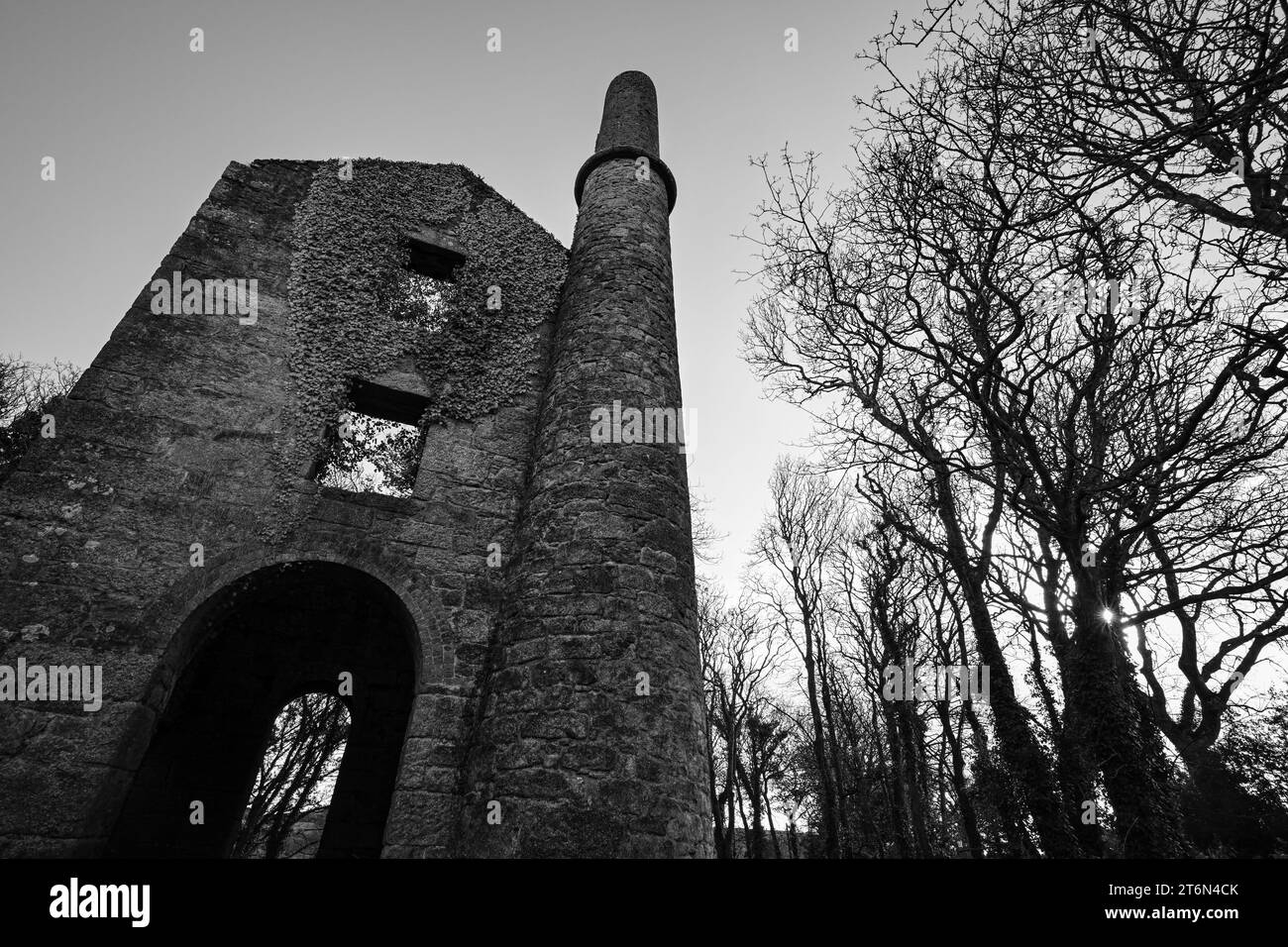 Vintage Tin Mine chimney stack and mine house Cornwall Stock Photo - Alamy