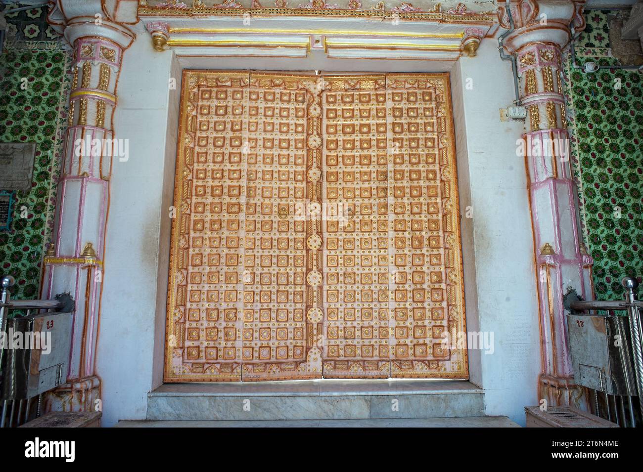 25 Jun 2012 Vintage Traditional Design of Door on Old Shree ...